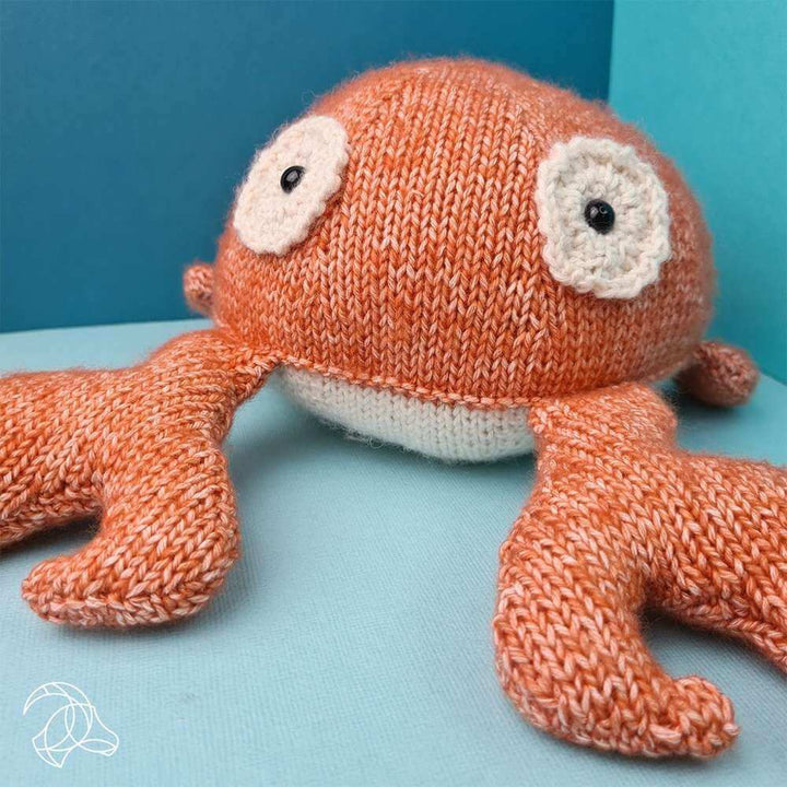Hardicraft - Karel Crab - Knitting Kit - Yarn Worx